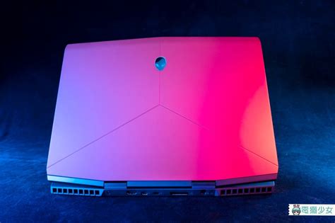 Alienware M15外星人電競筆電首度輕量化，變輕還能這麼潮是怎麼做到的？ 電獺少女