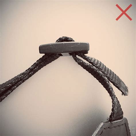 dslr camera strap the right way most people attach camera strap wrong