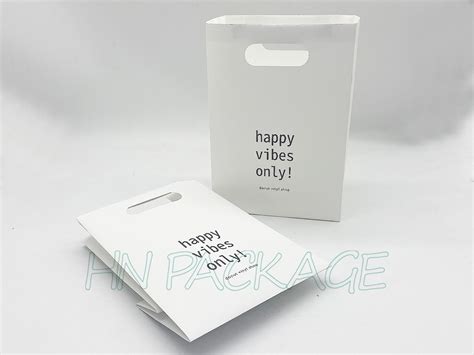하나패키지 하얀종이에 검정로고 가장 깔끔한 손잡이타공쇼핑백 160g 특모조지로 제작된 손잡이쇼핑백