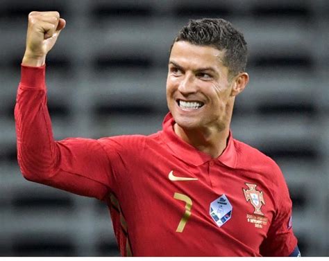 Football Cristiano Ronaldo Est Devenu Le Meilleur Buteur De L