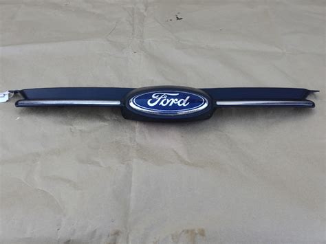 Grila Radiator Cu Stema Intre Faruri Ford Focus 3 An 2013 Cod
