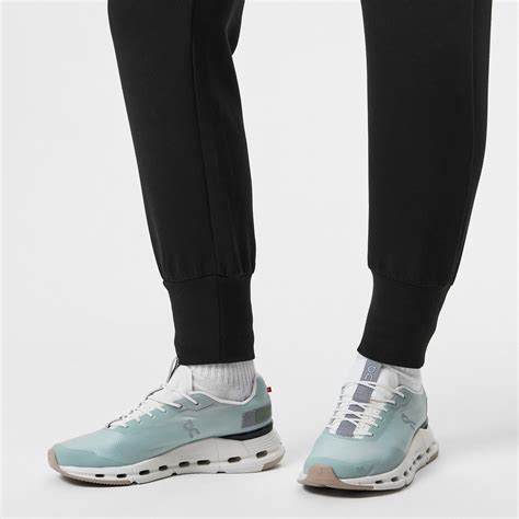 On Cloudnova Form 18montrose