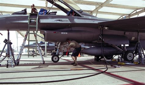 Photos 149th Fighter Wing Maintainers Perform F 16 Landing Gear