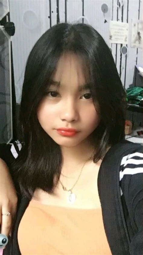 Filipino Girl Short Hair Glasses Hair Mirror Fake Photo Short Hair