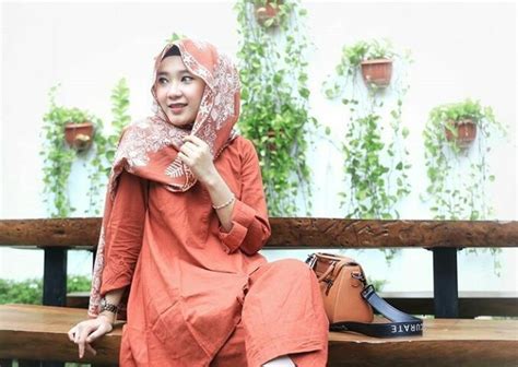Koleksi Foto Cewek Jilbab Aceh Manis Tante Ara