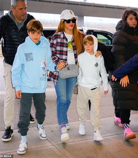 حقوق نجومی پیشنهادی شکیرا برای استخدام پرستار برای پسرانش