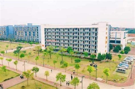 南宁理工学院千万别来 南宁理工学院很偏僻吗 千万柳州工学院 大山谷图库