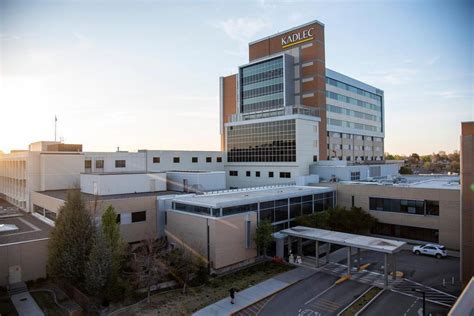 Tri Cities Medical Roundup New Doctors And Hospital Deals Tri City