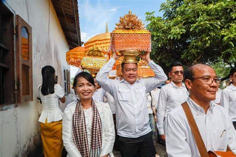 ថ្នាក់ដឹកនាំខេត្តព្រះសីហនុ បានដង្ហែអង្គកឋិនទានសាមគ្គីទៅកាន់វត្តគិរីជលសារ កោះរ៉ុង