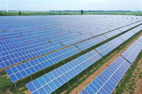 新疆光伏投资多少钱？揭秘光伏产业的黄金机遇与成本分析 加盟星百度招商加盟服务平台