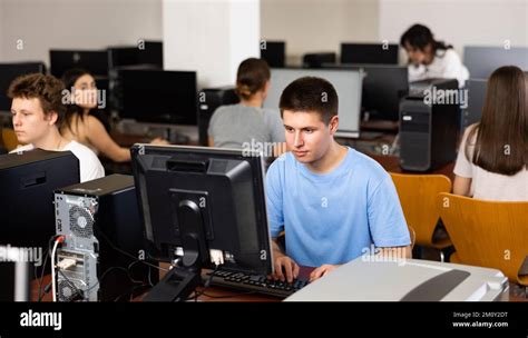 Babebabe Working With Computers In Classroom Stock Photo Alamy