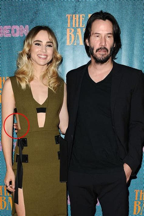 12 Photos Of Keanu Reeves Hover Hand We Didnt Know We Needed