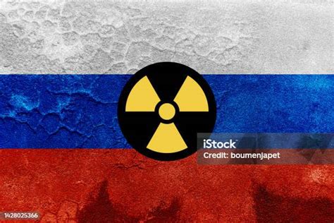 러시아 국기와 핵폭탄 개념 화학 무기 상징으로 러시아 국기 0명에 대한 스톡 사진 및 기타 이미지 0명 공격성 국기 Istock