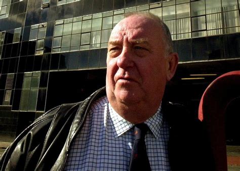 Stephen Hallidays Instagram Twitter And Facebook On Idcrawl