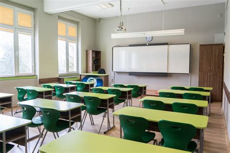 ОУ ПЕТКО Р СЛАВЕЙКОВ Училище