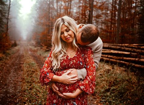 Intimate Maternity Photos Fall Session — Emotive Storytelling