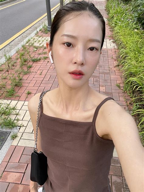 나 오늘 혼자 영화보고 왔어 ‘탈주 너무 재밌고 내게 많이 와닿았어 이제훈 눈 앞에서 한번만 보면 소원이없겠당ㅋ 다음 영화 추천해줘🫡