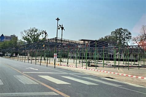 สถานีหนองคาย ใกล้จะเริ่มงานแล้ว เริ่มตั้งเต้นท์ตลอดแนวถนนประจักษ์ศิลปาคม อ เมือง จ หนองคาย