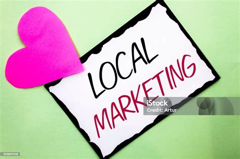 필기 텍스트 로컬 마케팅 쓰기입니다 지역 광고 상업 로컬로 공지 사항 옆에 있는 마음으로 일반 배경에 흰색 스티커 메모 용지에 작성을 의미 하는 개념 개념에 대한 스톡 사진