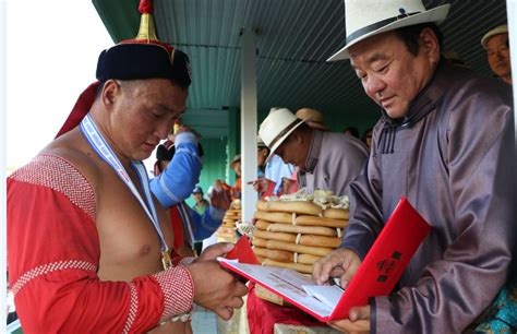 Ховд аймгийн баяр наадамд Мөст сумын харьяат аймгийн харцага Ц Адьяа түрүүлж Дөргөн сумын