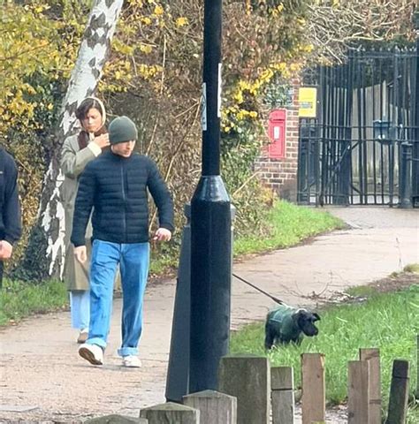 Tom Holland And Zendayas Very Ordinary English Christmas Hollywood