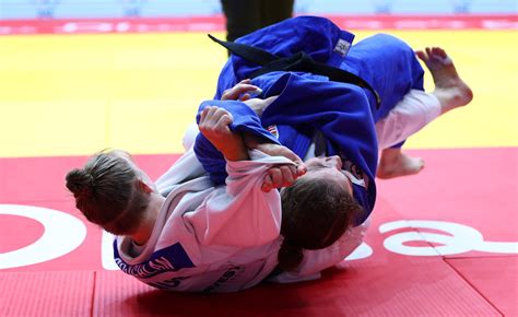 70 Kg Szofi Ozbas Secures Gold With Authority