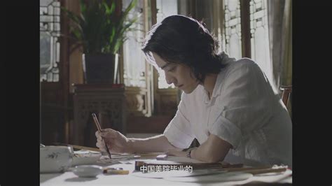 由戴玮导演，郑云龙主演的电影《柳浪闻莺》在发布片花…… 新浪新闻
