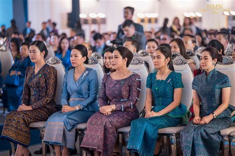 ឥស្សរជន និងអ្នកឧកញ៉ារូបណាខ្លះកាន់កន្ត្រៃកាត់ខ្សែបូរសម្ពោធសណ្ឋាគារថ្មីរបស់ក្រុមហ៊ុនយក្ស ជីបម៉ុង