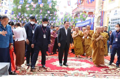 សម្ដេចតេជោ ហ៊ុន សែន ណែនាំឲ្យកែតម្រូវបទចម្រៀងអបអរសាទរសម្ពោធអាគារសិក្សាថ្មី