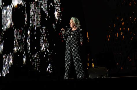 Festinha Anos 1980 De Cyndi Lauper Atrai E Sacode O Público Do Rock In Rio 2024
