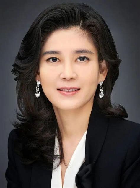 韓國女首富李富真：25歲執意嫁給保鏢，卻換來丈夫出軌和家暴 伊人小築
