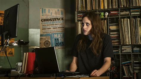 Mr Robot Carly Chaikin On Darlene Taking Charge