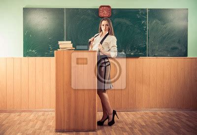 Obraz Seksowna Nauczycielka W Klasie Szkolnej Na Wymiar Kobieta Ludzie Osoba Redro Pl