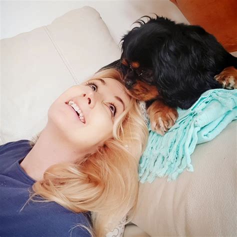 Saša Lendero Je Srečna V Objemu Z Njim Točnoto