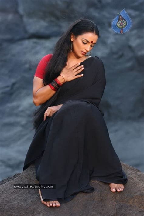 Shweta Menon Spicy Stills Photo Of