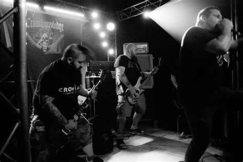 Crawling In Sludge Le Dormi Dau Munstre Mad Breizh Webzine Metal