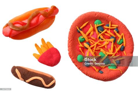 플라스 티 신 핫도그 피자 감자 튀김 흰색 배경에 고립 모델링 점토 0명에 대한 스톡 사진 및 기타 이미지 0명 갈색 감자 요리 Istock