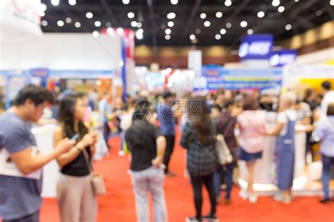 具有人背景的抽象模糊事件展览商业惯例展示概念插画图片下载 正版图片502619783 摄图网
