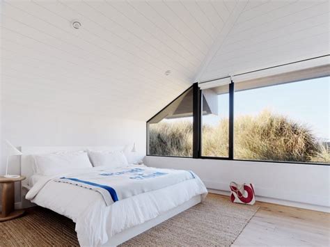 Fuse Architects Renovates Pyramidal 1960s Coastal House In California