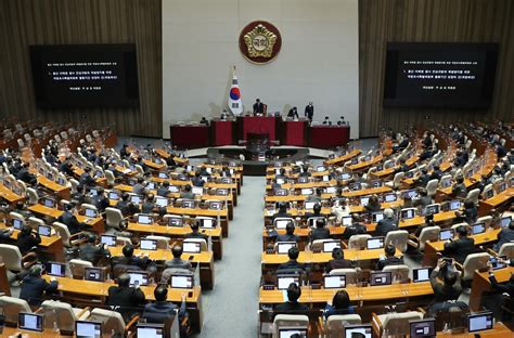 여야 과반의석 확보 공천룰·인재영입 사활건다
