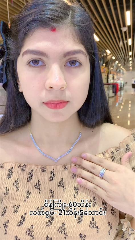 လူကြိုက်များတဲ့ထီးရိုးစိန်နားကပ်လေးတွေ ထပ် ထွက်လာပါပြီနော်။စျေးနှုန်းလေးက 17သိန်းပါရှင့်။ စိန