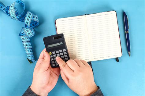 패드로 건강 한 라이프 스타일 개념입니다 체중 감량 이나 다이어트 개념입니다 개념에 대한 스톡 사진 및 기타 이미지 개념 건강한 식생활 계산기 Istock