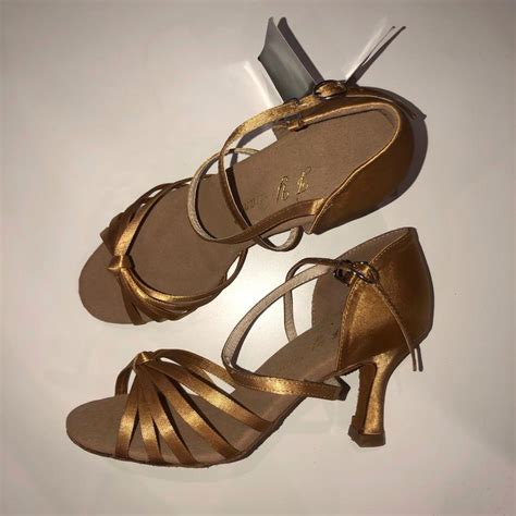 Босоніжки для бальних танців — ціна 950 грн у каталозі Туфлі Купити дитячі речі за доступною