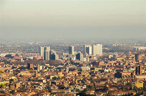 Fiera Foto Stok, Potret & Gambar Bebas Royalti - iStock