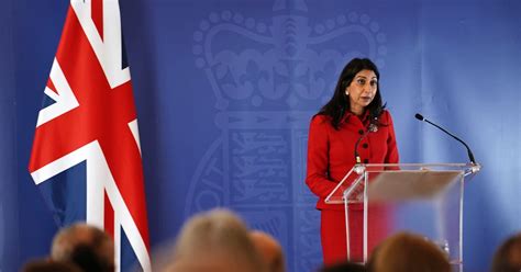 La Ministra Del Interior Británica Defiende Que Ser Gay Y Estar