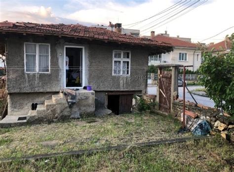 Едноетажна къща Едноетажна къща 50 кв м РЗП 450 кв м двор Къщи Вили Лясковец „Имоти К