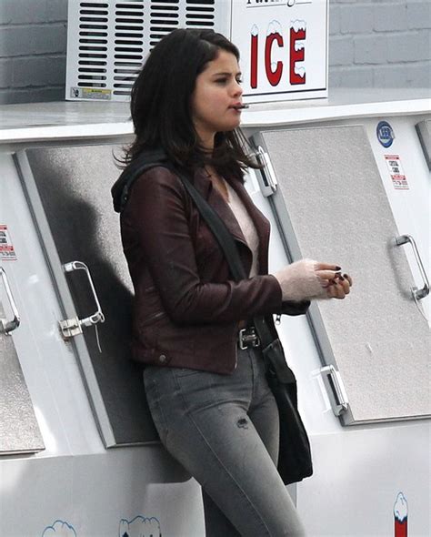 Selena Gomez Pregnant Celeb Dirty Laundry