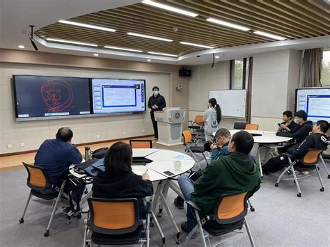 数字产业学院首次项目制实践课程中期答辩顺利完成 北方工业大学数字产业学院