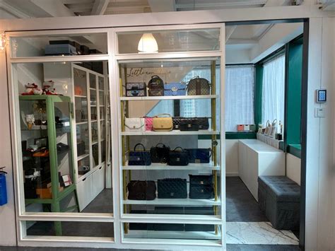 China 讓我們溫馨提醒你，黃色暴雨警告現正懸掛，各租戶應該對變幻莫測的天氣作好準備！ We Are Here To Remind You Amber Rainstorm