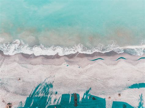 경치 경치가 좋은 고요한 낮 맑은 물 물 바다 바다 경치 바다의 블루 사주 손대지 않은 손을 흔들다 수평선 아쿠아색 야외에서 여름 여행 연말